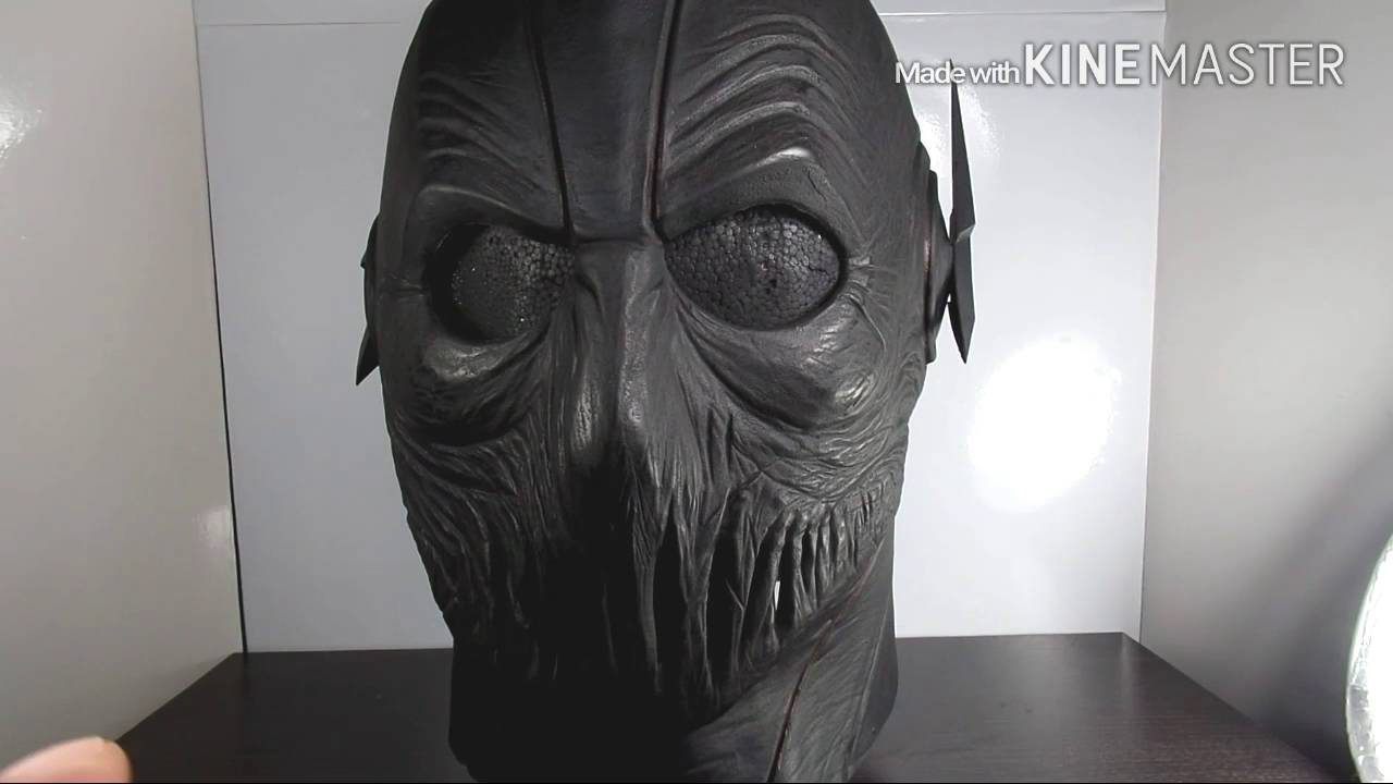 WB The Flash Zoom Mask video review - YouTube