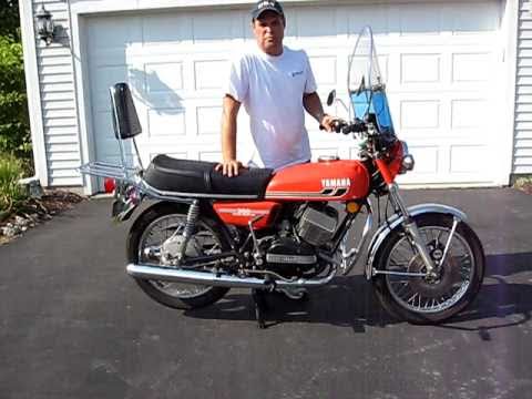 Yamaha RD350B (1975) - YouTube
