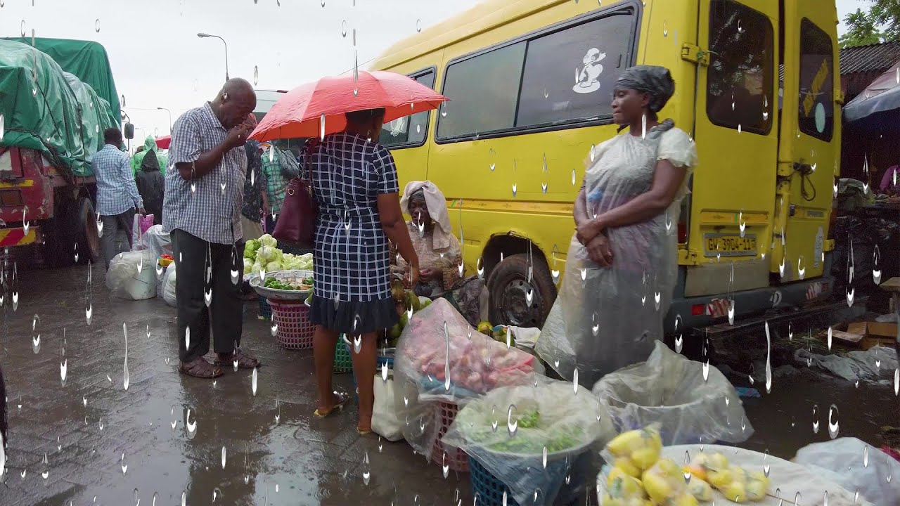HEAVY RAINS DESTROY AFRICA STREET MARKET GHANA ACCRA MAKOLA - YouTube