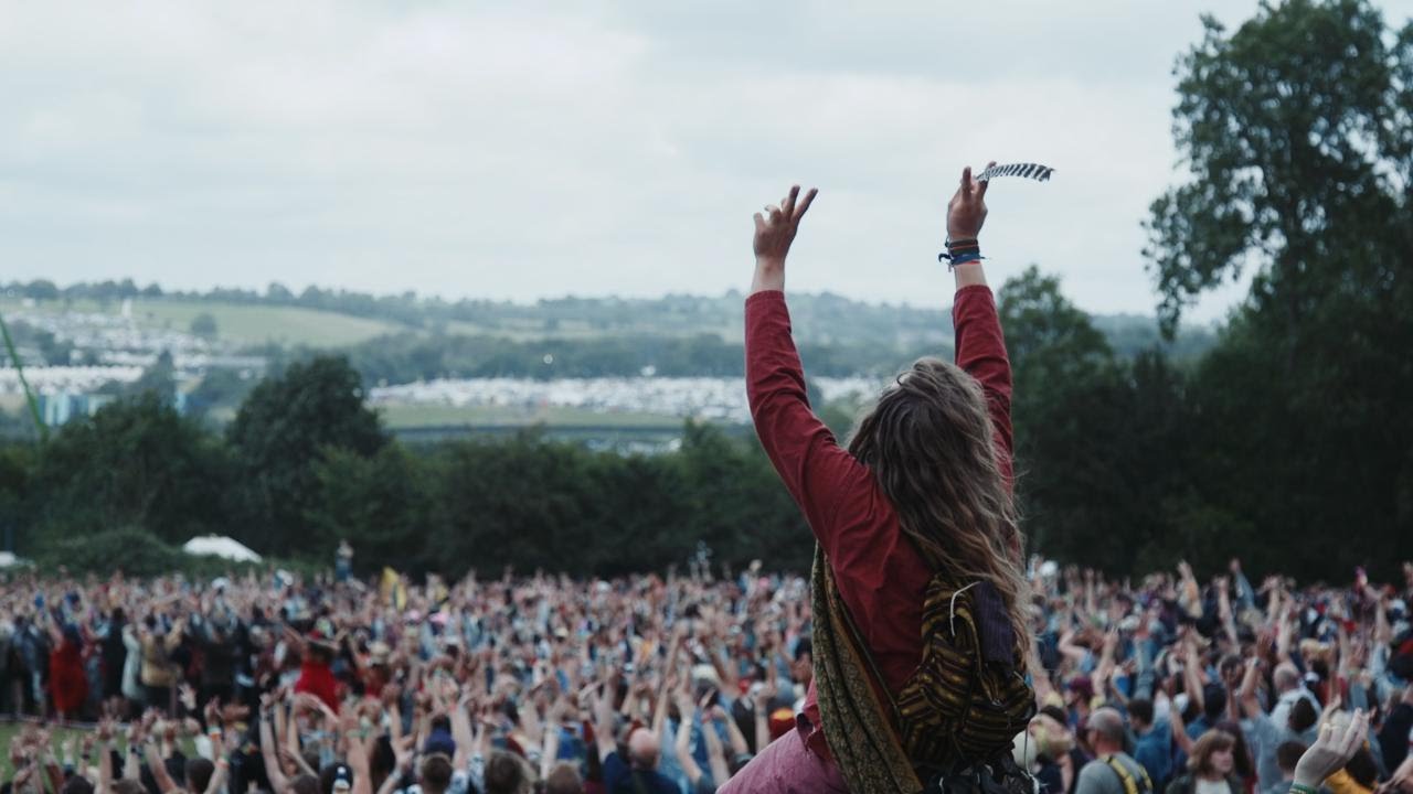 Glastonbury 2017 - Let's make the biggest ever human peace sign - YouTube