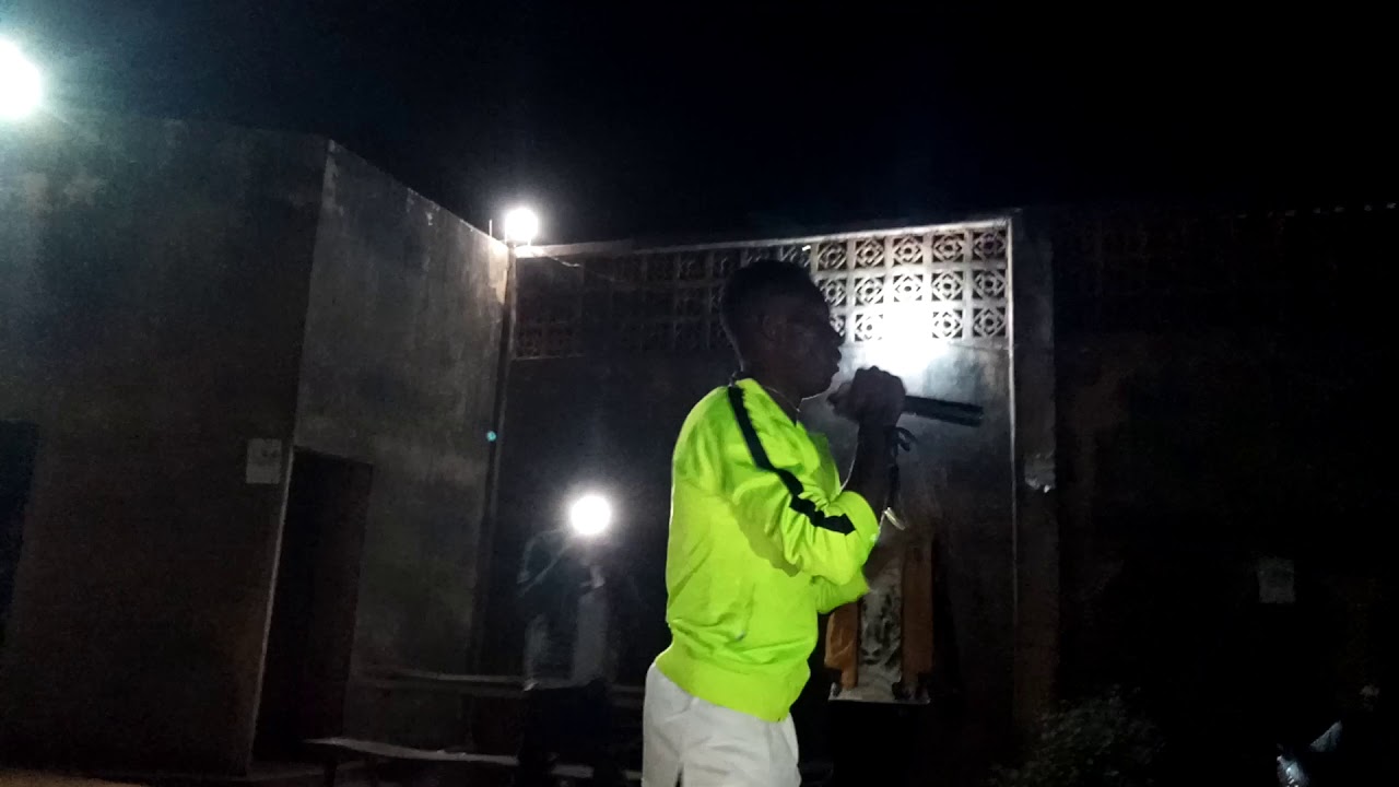 KFA GANG en prestation sur le morceau BI DENW - YouTube