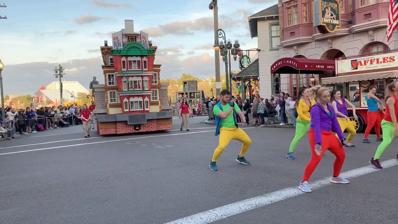 Universal’s Superstar Parade - YouTube