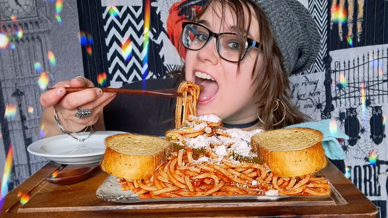 MUKBANG! SPICY MOZZARELLA SPAGHETTI & TEXAS TOAST! - YouTube