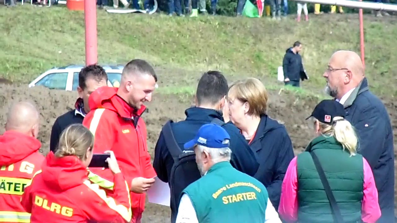 GS17 Stockcar Grimmen Sept 2017 Frau Dr Merkel im Hexenkessel - YouTube