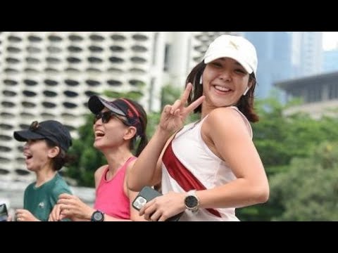 Gaya Centil Gisel Pakai Hotpants, Hot Mom Makin Gemesin!