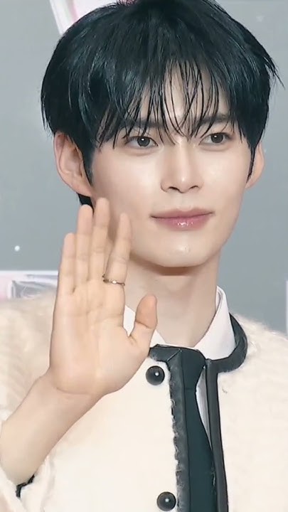 [#성한빈] AAA MC 너무 잘생김 - YouTube