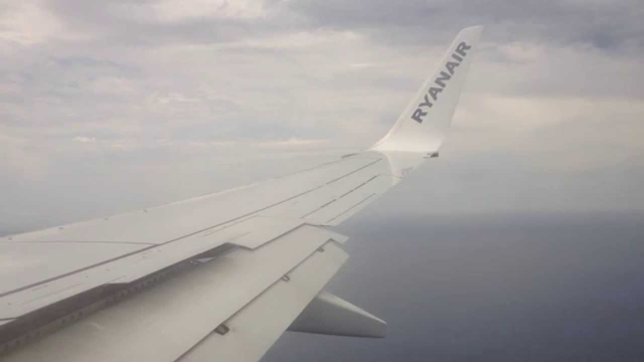 Approach and hard landing with Ryanair on Palma De Mallorca - YouTube