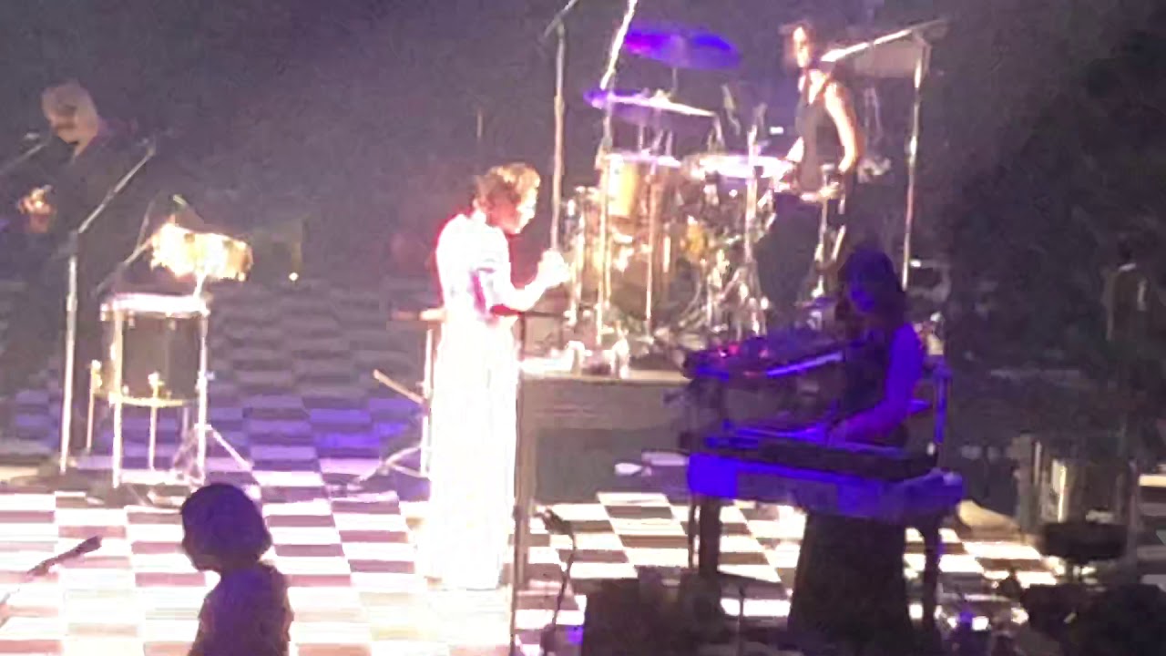Harry Styles Lights Up 12/13/2019 - YouTube