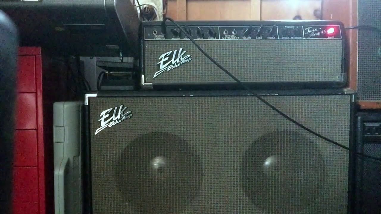 Elk Echo Twin Amp 45 - YouTube