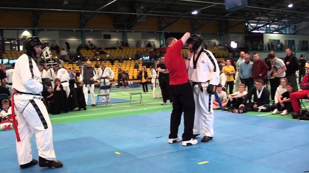 2015 TAGB Welsh Taekwondo Championships Ross Kerr vs Alex Shapley - YouTube