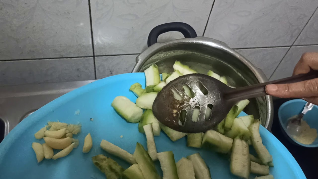 Taroi (Tori) ki sabji. How to cook taroi (Tori) vegetables तरोई (तोरी ...