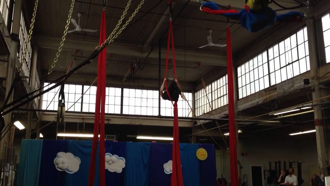 Flying Pumpkin. - YouTube