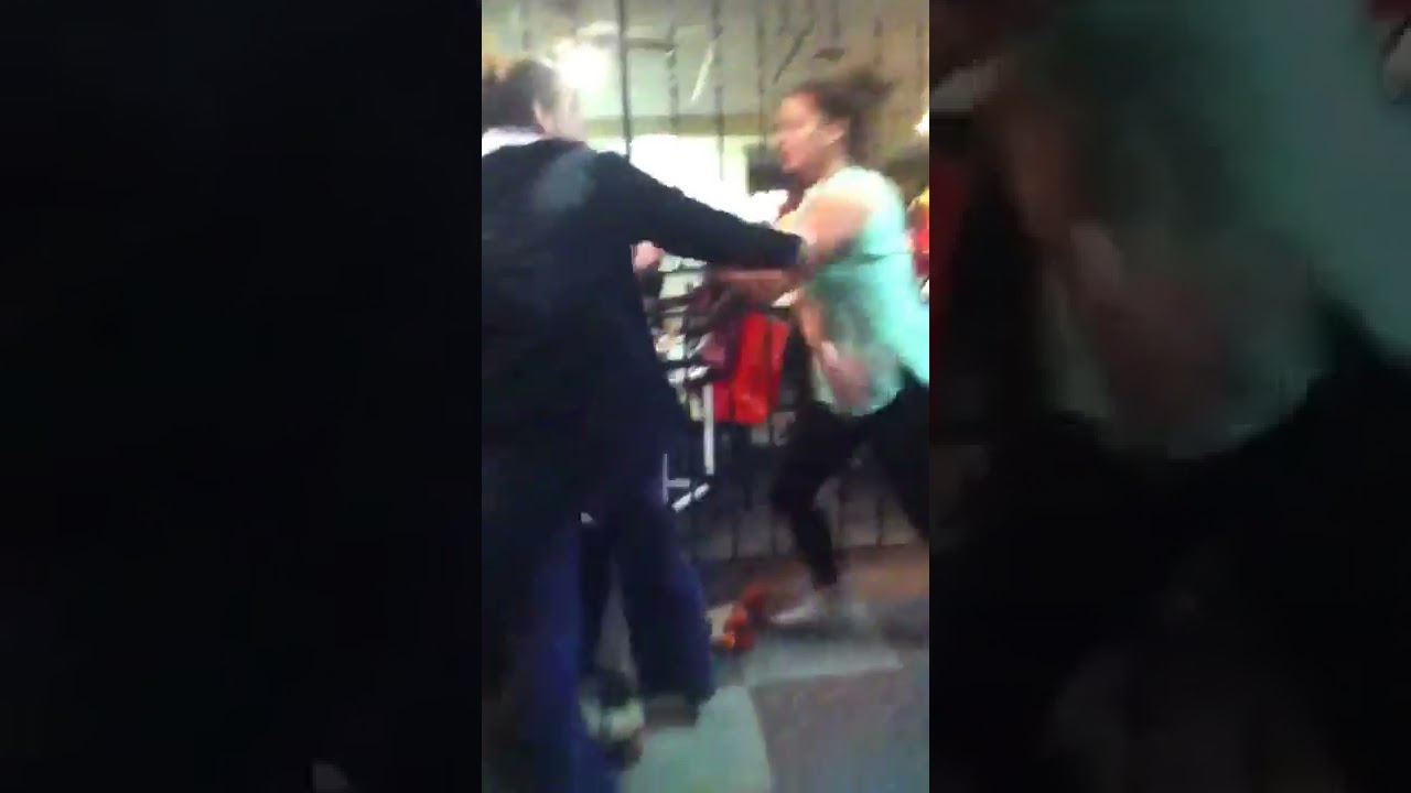 Fight fight my sis spanked her - YouTube