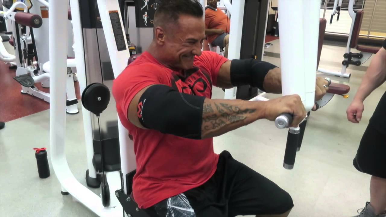 Chest Pump Day With IFBB Pro Joe Tong and Alexander Huxtable - YouTube