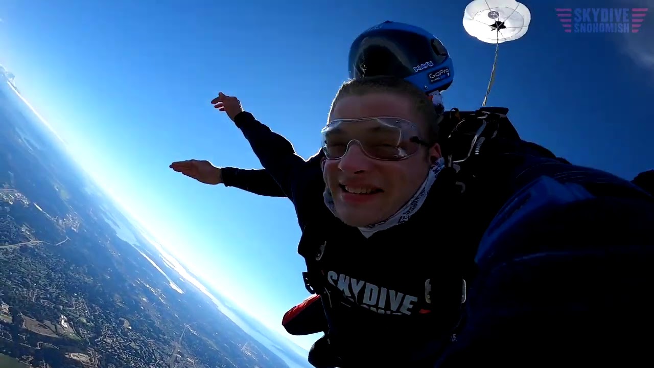 Jordan Graves's Tandem skydive! - YouTube