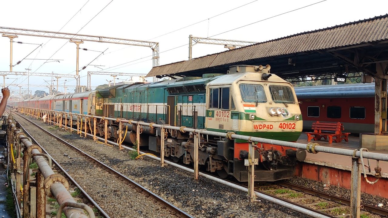 12432 Thiruvananthapuram Rajdhani Express Entering Madgaon Railway ...