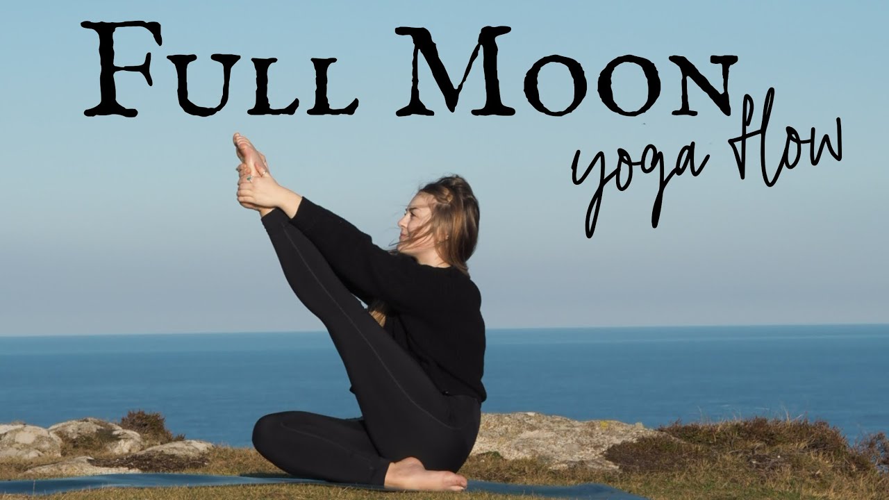 30 minute | FULL MOON YOGA FLOW | invigorating & energising - YouTube