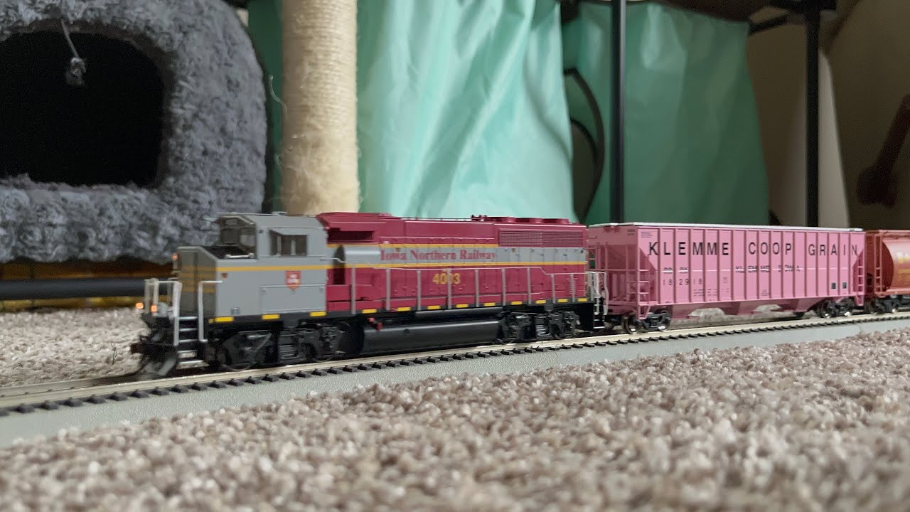 Iowa Northern Grain Train HO Scale - YouTube