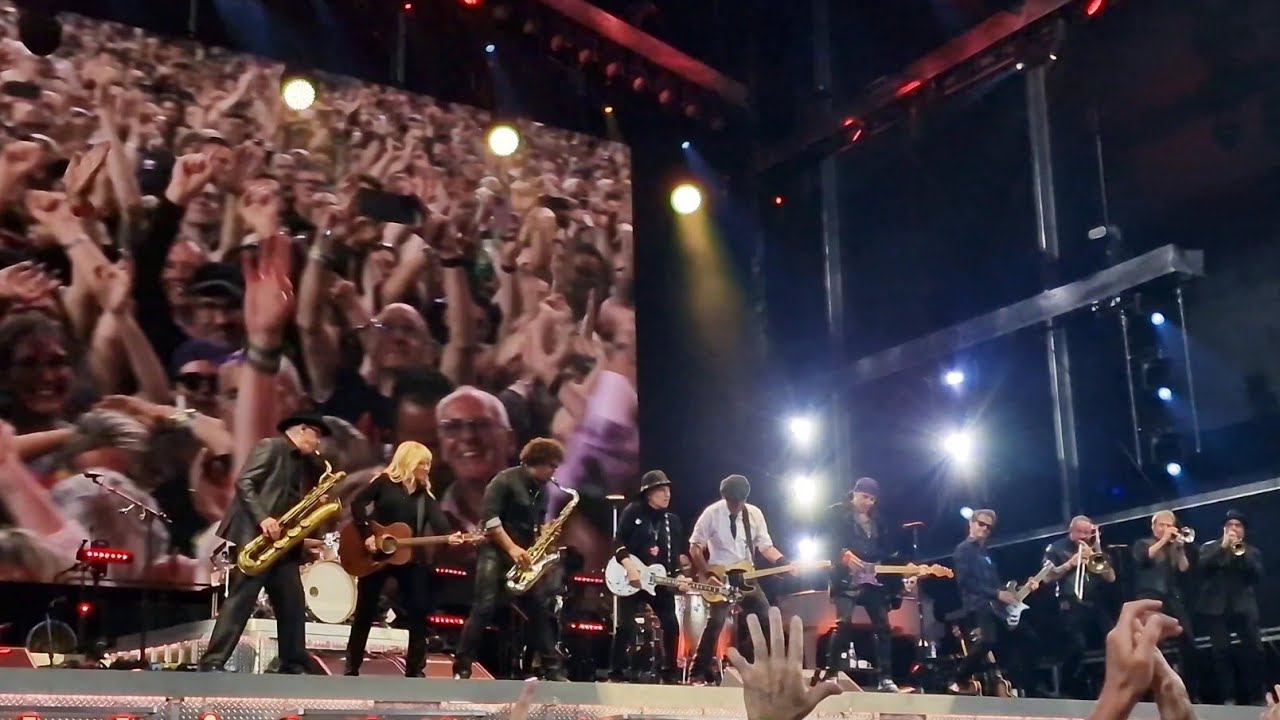 Bruce Springsteen and The E Street Band - Twist And Shout - Dublin 2024 ...