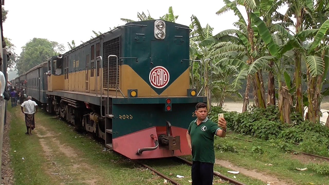 Badiakhali Railway Station | Lalmonirhat & Santaher bound Two Local ...