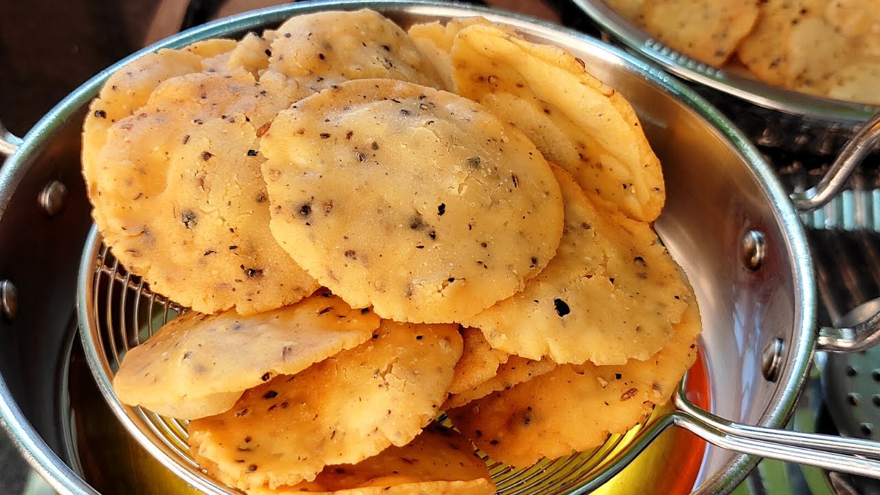 క్రిస్పీగా కారకారంగా అదిరిపోయేరుచితో మిరియాలచెక్కలు|Miriyalu Chekkalu ...