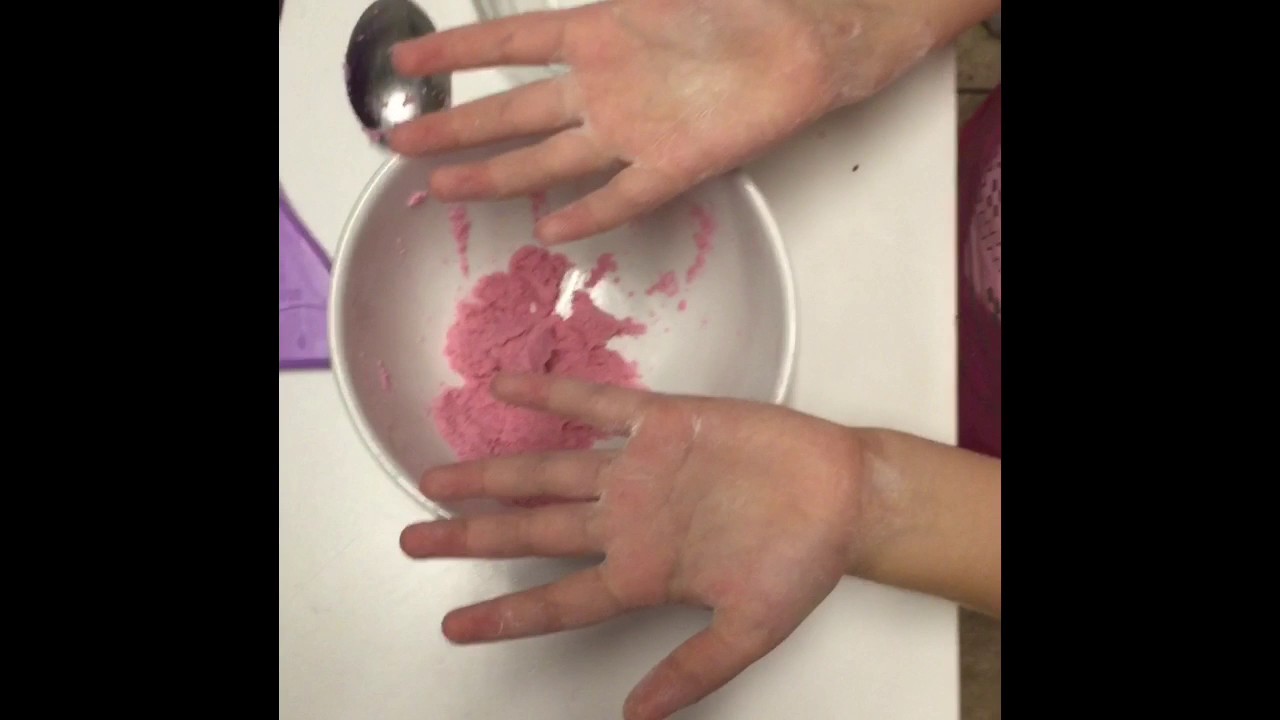 Easy Bake Oven Pink Sugar Cookies - YouTube