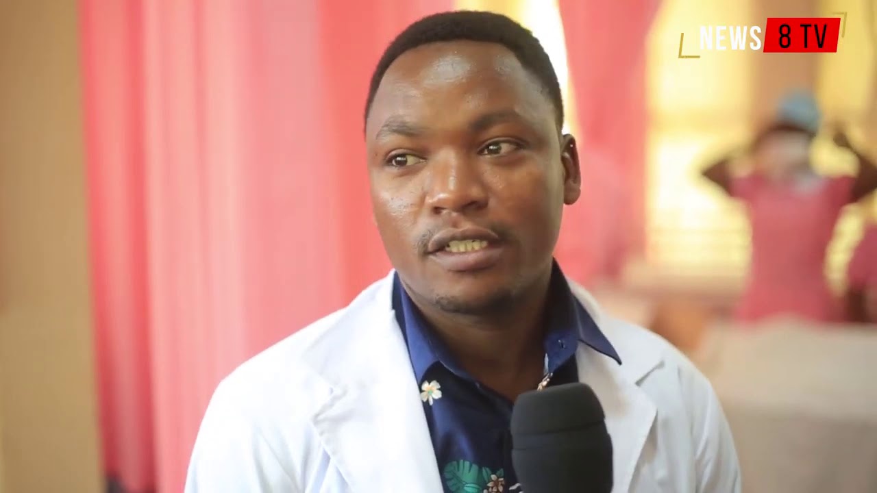 Wanachuo wa Uuguzi na Ukunga wakionyesha kwa vitendo masomo ...