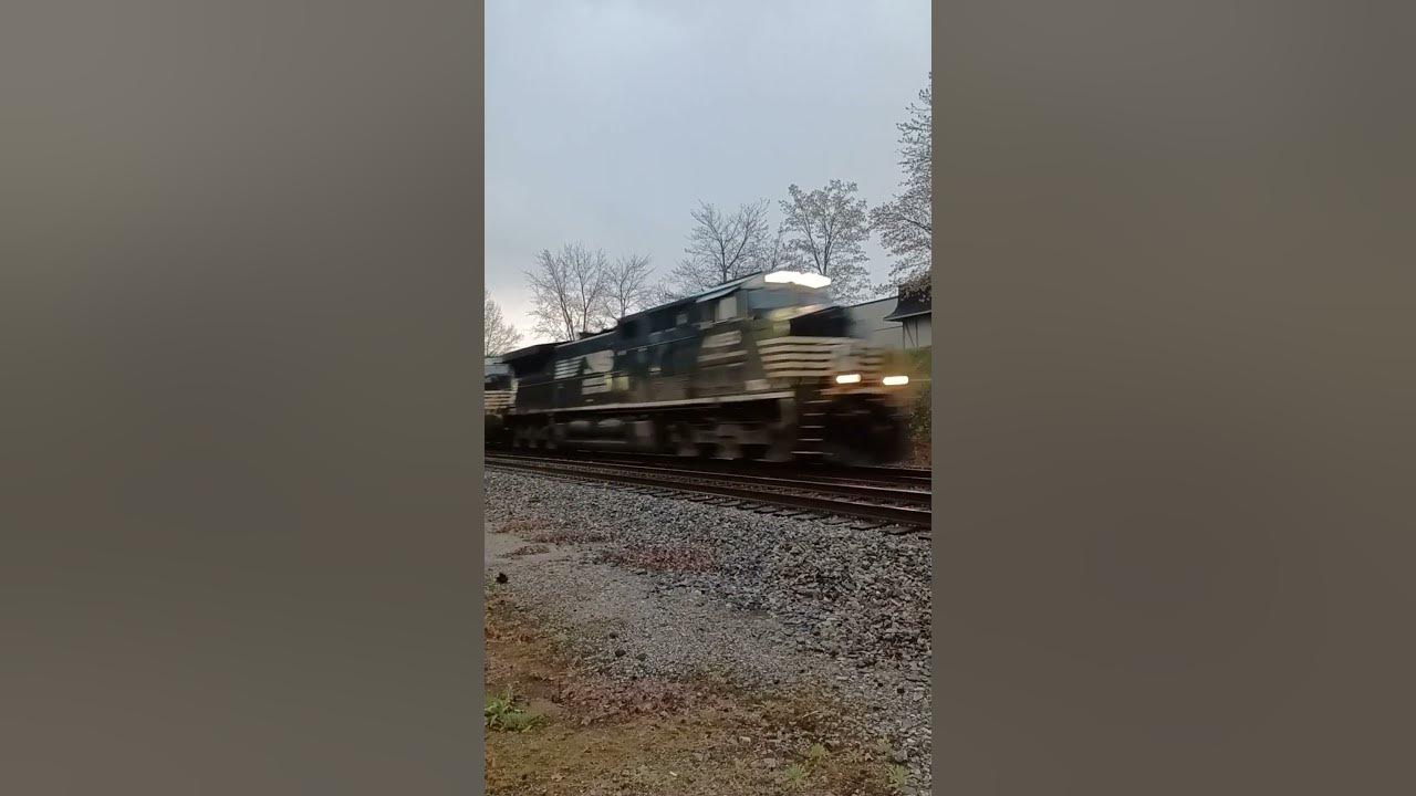 Very Fast & LOUD Norfolk Southern TRIO led NS 25A "Taking Trash Away" Full Videos @rider22 ...