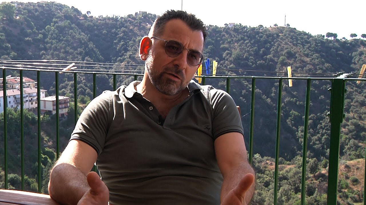 Lenin Montesanto: “La vera rivoluzione è restare in Calabria” - Meme ...