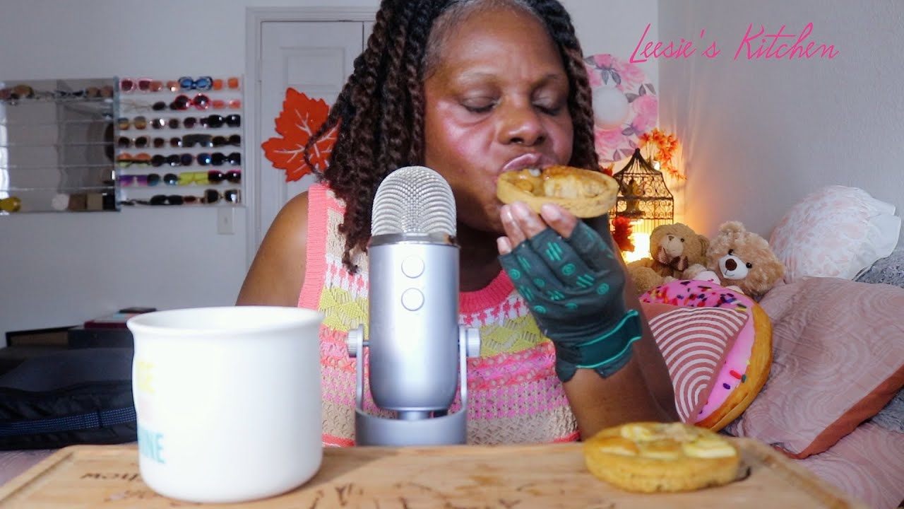 Leesie's Kitchen Caramel Pumpkin Spice Bakery Cookies ASMR Eating - YouTube