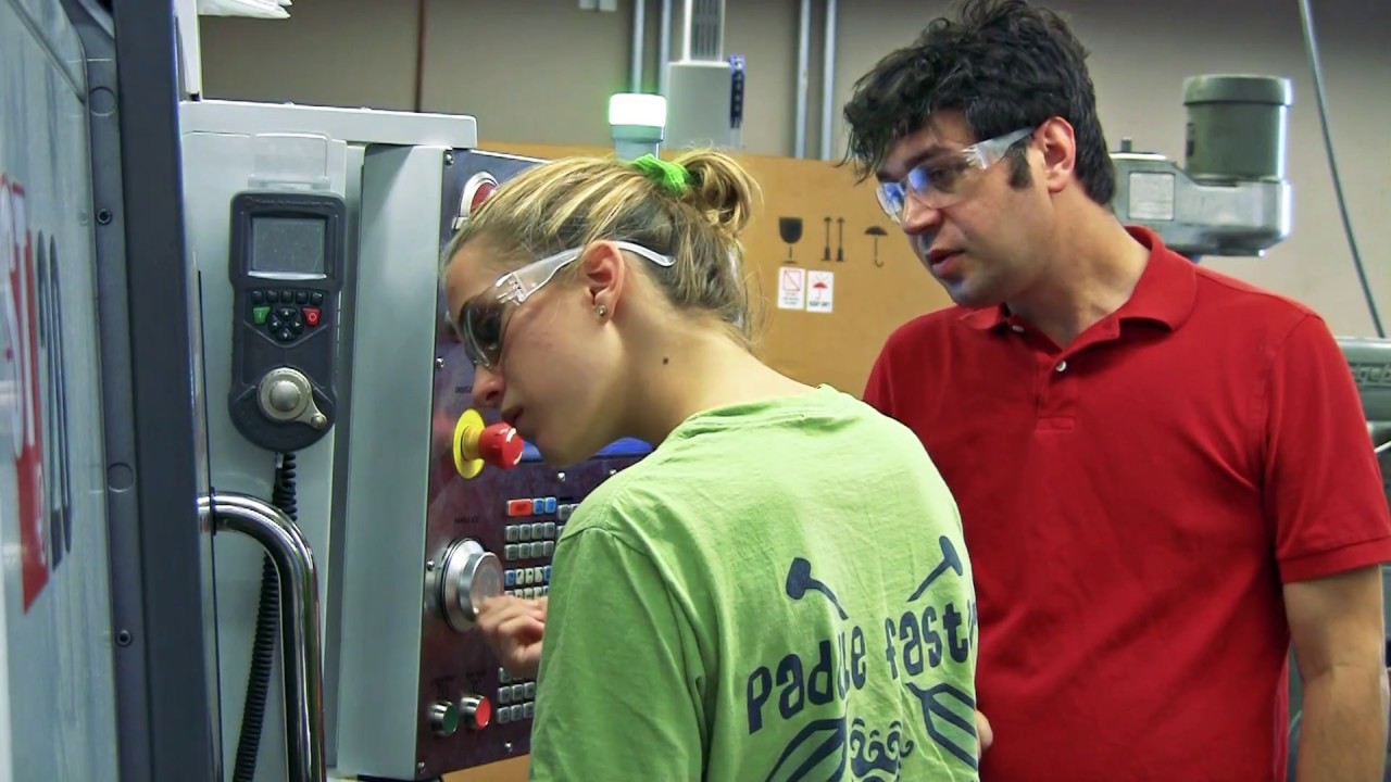 Students run CNC, build Jet Engine part - YouTube