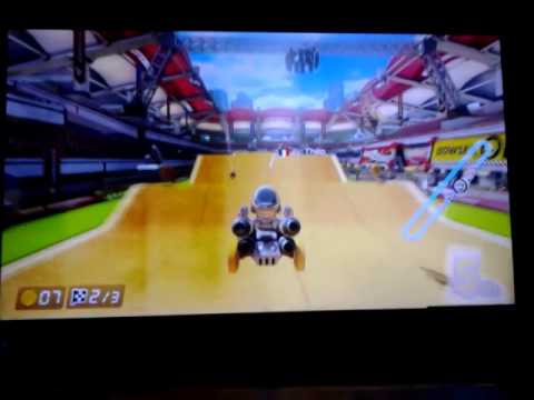 Mario Kart 8 online friend race round 1 - YouTube