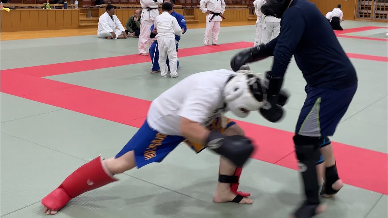 Karate Grappling | Veteran vs. Japanese "Feodor": 1R | Saito Kaikan ...