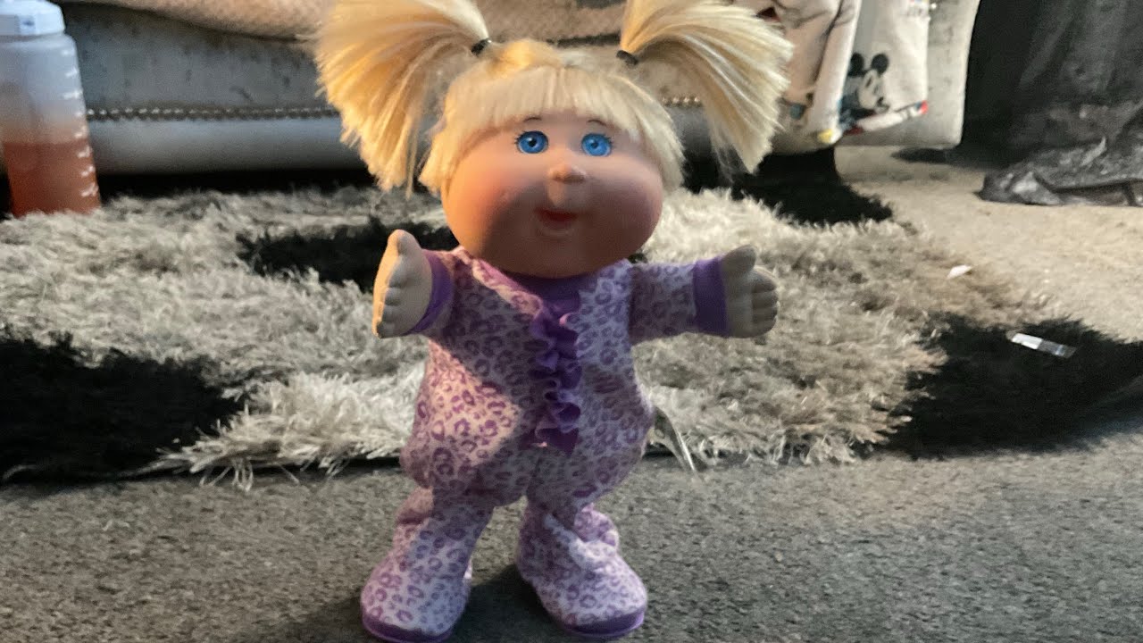 Dancing cabbage patch doll - YouTube