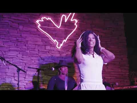 Monaleo - Ridgemont Baby (LIVE PERFORMANCE AT LVRN UNPLUGGED) - YouTube