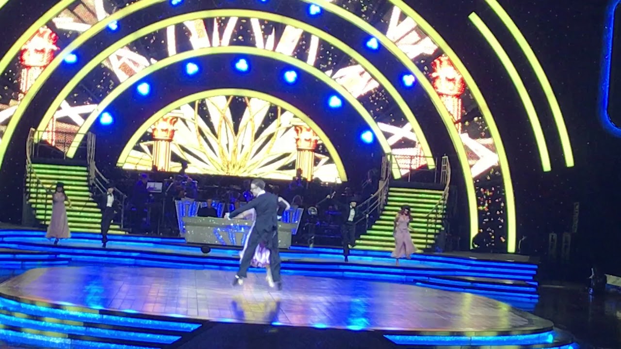 Susan and Kevin’s quickstep - strictly come dancing live - YouTube