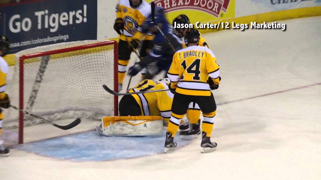 Colorado College Goalie Split Save! - YouTube