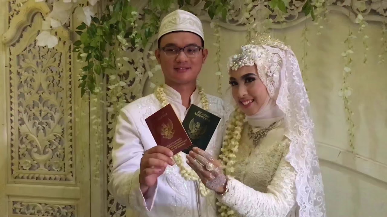 Dialog Senja - Lara (With Lyrics) - YouTube