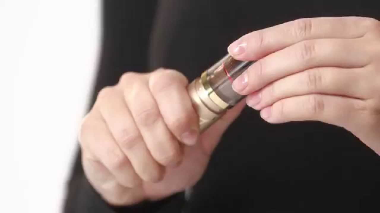 jane iredale Refill-Me Refillable Loose Powder Brush - YouTube