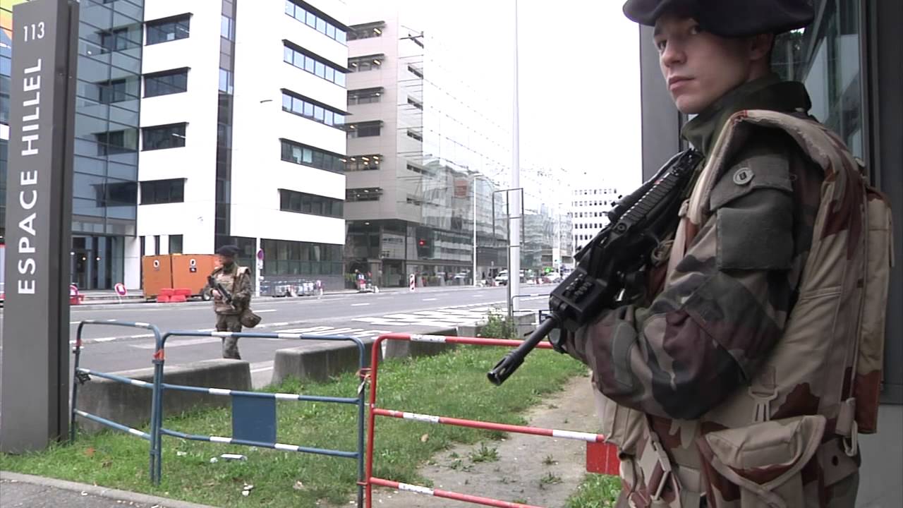 SENTINELLE: interview du Commandant d'une unité proterre - YouTube