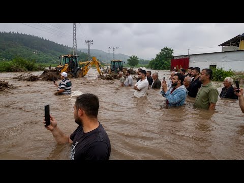Sel Felaketi! Dere Taştı, Her Yer Sular Altında