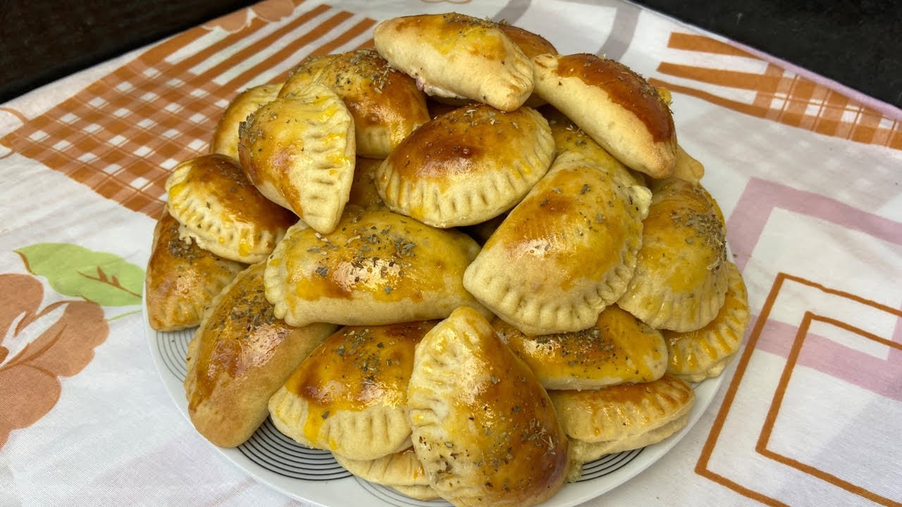 PASTEL ASSADO MASSA FÁCIL COM RECHEIO DE PIZZA - YouTube