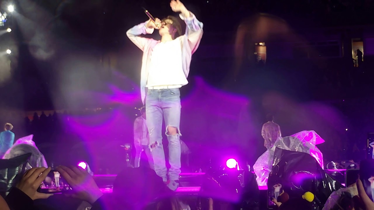 BTS - Baepsae Live in Chicago - YouTube