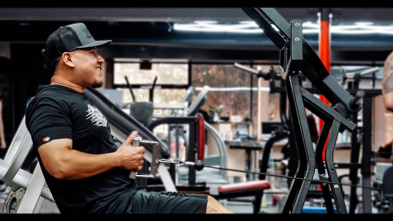 STARTING Back At The Gym // VLOG #1 [ Beginner Workout ] - YouTube