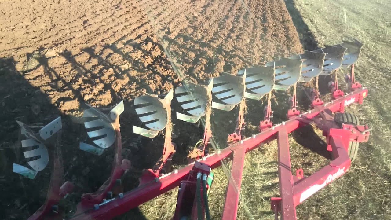 Arado Ovlac Mini R 8+2 desde el tractor - YouTube