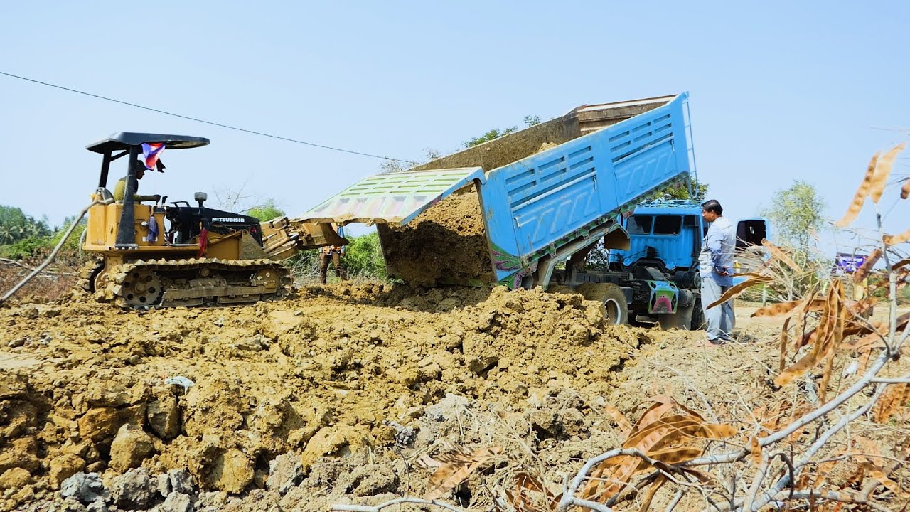 How To Removing Dump Truck Stuck | Dump Truck Dumping The Clay Stuck ...