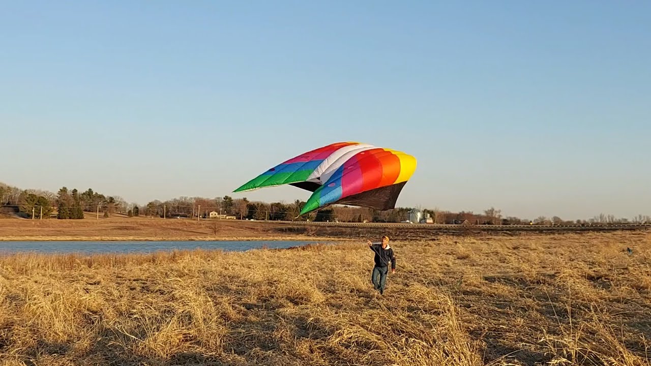 Kite Flying in the Heart of Wisconsin's Beauty - YouTube