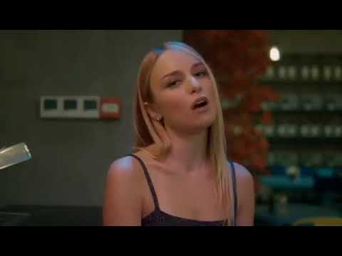 Sevgilisini barda rezil eden kız