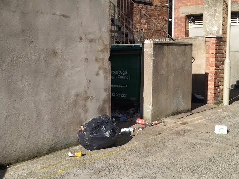 O/S No 34/36 New Queen Street, Scarborough, YO12 7HL  ......  Who lives in a house like this?
