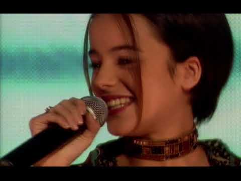 Alizee Moi Lolita live at the saturday show 2002 - YouTube